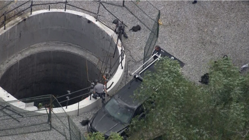 Police rappel into massive utility hole at site of Barrie crash that ...